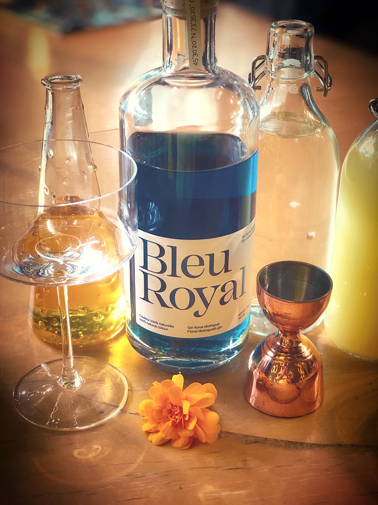Mon cocktail du jour … Royal Cosmo avec le gin Bleu Royal ! | L'envers ...